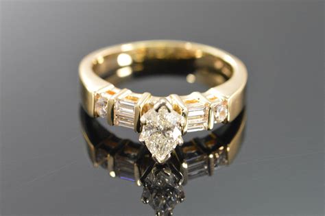 4 9g 14k 0 47 Ct Marquise 0 40 Ctw Diamond Accent Baguette And Round