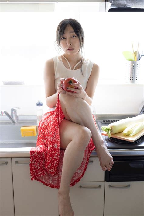 須田亜香里、初フォトエッセイ『がんこ』発売前重版決定！ 記念の先行カットが公開 画像一覧（3 6） The First Times