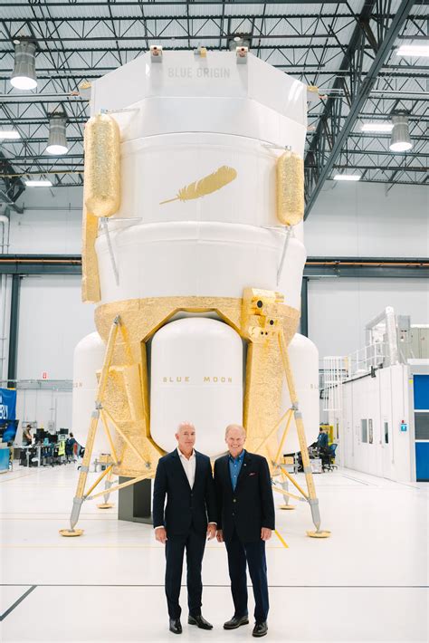 Blue Origin Shows Off Moon Lander Prototype For Nasas Artemis Program