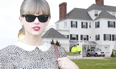 Taylor Swift Relaxes With Retail Therapy As Her Rhode Island Home Is
