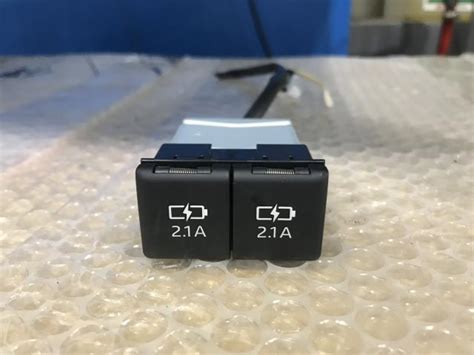 【やや傷や汚れあり】エスクァイア Daa Zwr80g Usbポート ハイブリッドgi 7人 3r9 85532 33010の落札情報詳細
