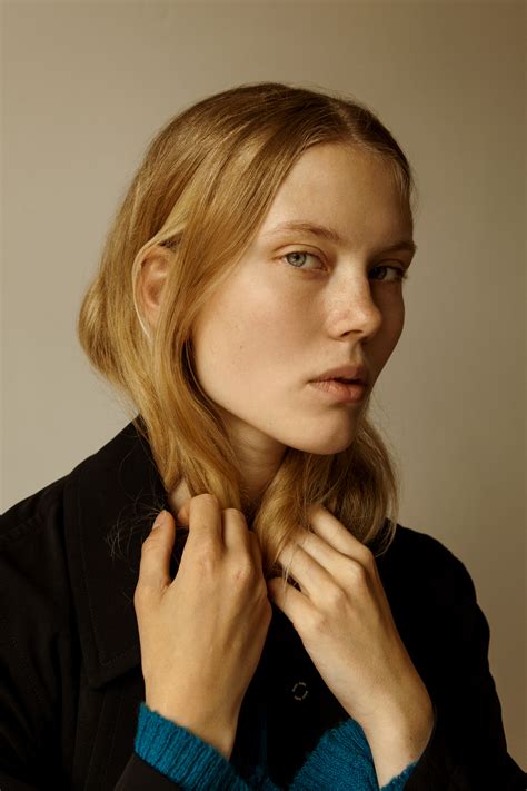 Nina Hnizdo Model Looking At Viewer Blonde Blue Eyes Stephane