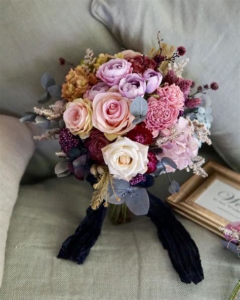 Autumn Bridal Bouquet With Navy Silk Ribbon 東京は曇り空ばかりで 夏が終わったようなお天気続き