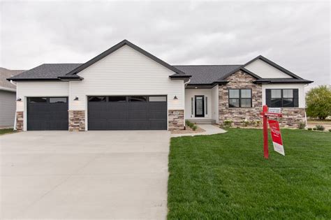 207 Meadows Field Dr Ne Cedar Rapids Ia 52402 Trulia
