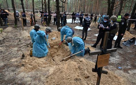 Ukraine War Mass Exhumations At Izyum Forest Graves Site Rnz News