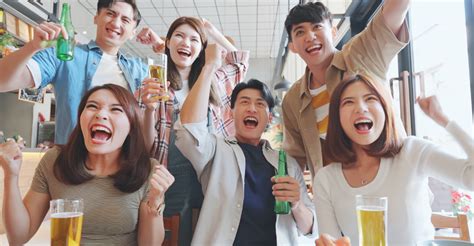 【完全版】盛り上がる！忘年会におすすめの出し物・ネタ20選 スペースマーケットマガジン