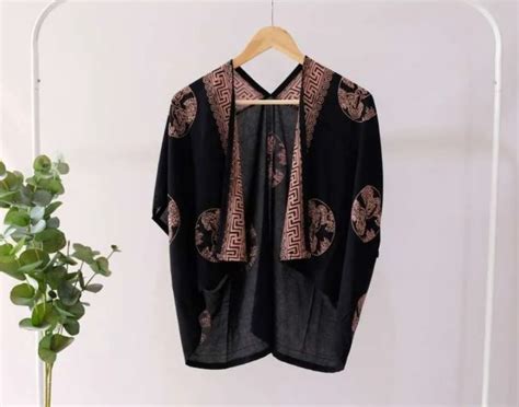 8 Model Outer Batik Kekinian Yang Simpel Dan Stylish