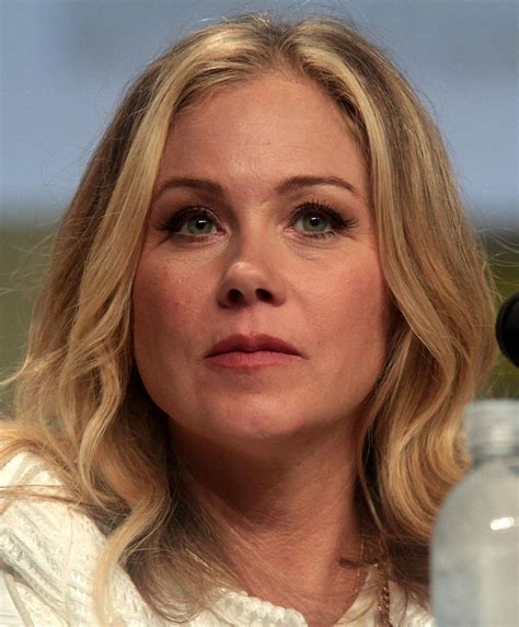 Download Christina Applegate Well Known Hollywood Actress Wallpaper