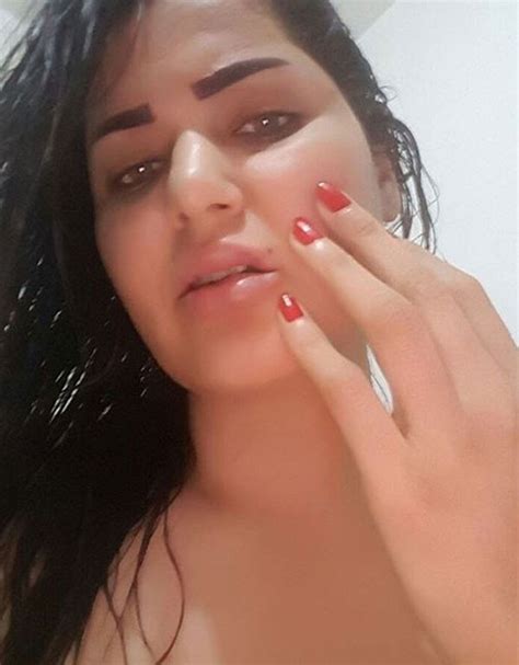 جولولي سما المصري تستفز جمهورها بنشرها صور جريئة من داخل الحمام شاهد