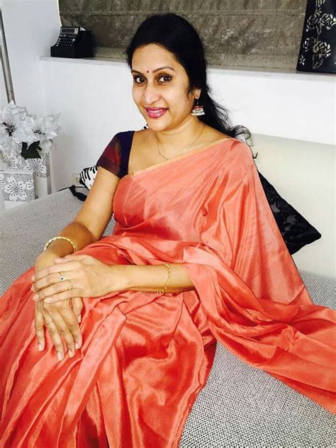 Pin By Parita Suchdev On Things To Wear Sarees Elegant Saree Indian