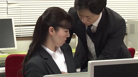 「こんなおばさんでも勃起してくれるの？」肉感的なカラダの四十路保険外交員が年下上司にそそのかされて中 しされちゃった 見放題live