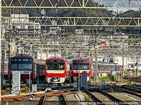 早朝の車両基地の写真・画像素材[6124345] Snapmart（スナップマート）