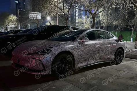 智己 L6 路试谍照曝光：定位纯电四门智能轿车，2024 年第二季度发布