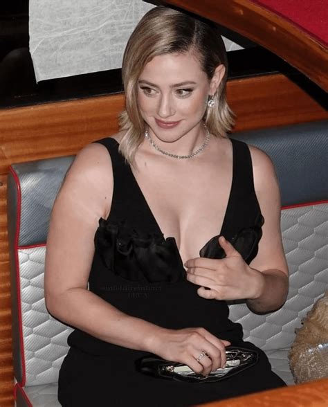 Lili Reinhart Looking Beautiful And Sexy As Fuck In Her Black Dress 😍😍😍