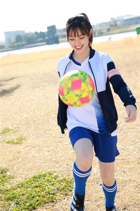 Moodyz【公式】 On Twitter 🌸4月4日 Moodyz専属デビュー🌸 月雲よるちゃん 毎日紹介ツイートのお時間です⏰💕 👇