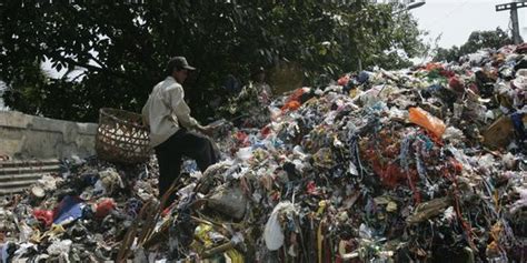 Luhut Jakarta Hasilkan Hampir 8 000 Ton Sampah Per Hari