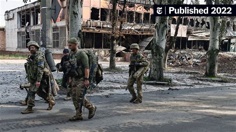 Ukraine Forces Retake Lyman A Strategic City As Russians Retreat