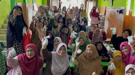 Kampanye Ganjar Mahfud Dpc Pdi Perjuangan Kabupaten Pasuruan Bagikan