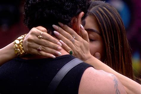 Bigg Boss Bigg Boss Ott 2 Jad Hadid And Akanksha Puri Kiss For A