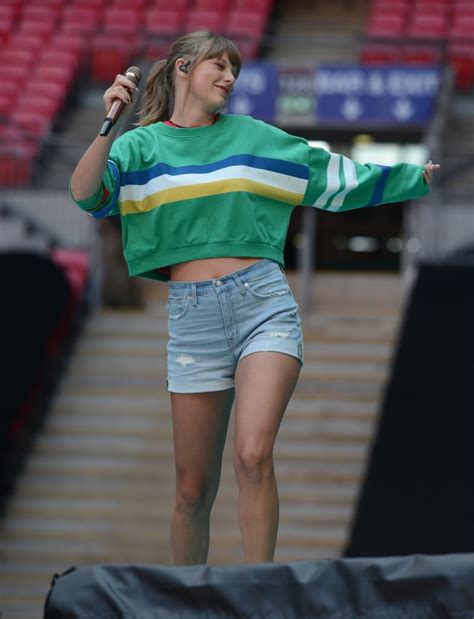 Sexy Taylor Swift Pictures Popsugar Celebrity Photo 6