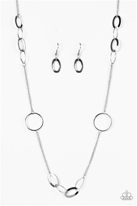 Paparazzi Standard Style Silver Necklace