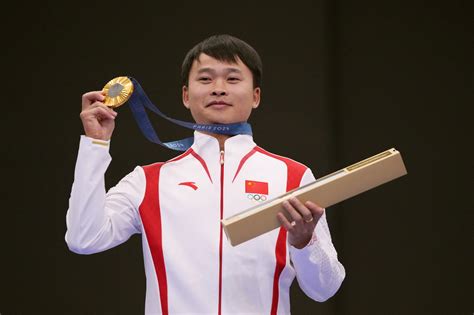 🥇第3金！男子10米气手枪：谢瑜逆转保罗 马尔蒂尼摘金！ 直播吧