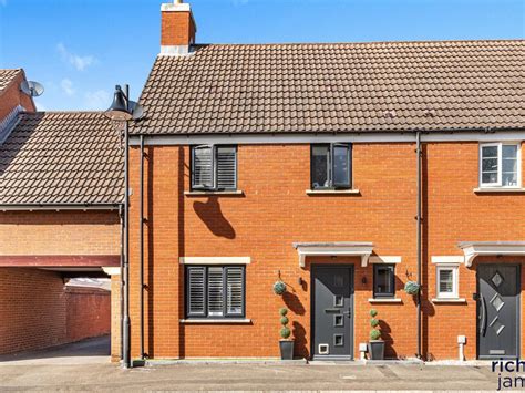 3 Bed End Terrace House For Sale In Zakopane Road Haydon End Swindon