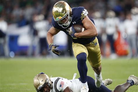 No 13 Notre Dame Opens Season With A 42 3 Win Over Navy In Ireland