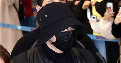 [md포토] 방탄소년단 정국 눈만 살짝 보여요