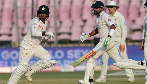 Pak Vs Nz Babar Azam And Sarfaraz Ahmed Punish Sloppy New Zealand In