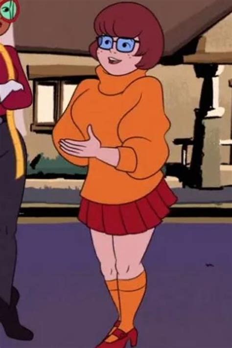 How To Get Velma And Cocos Look For A Perfect Halloween Couples Costume