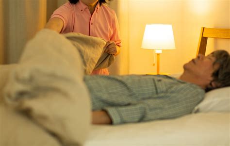 介護士の夜勤中の仕事は？勤務形態や業務内容について バイトルproマガジン