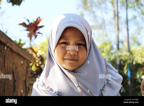 Hijab Girl Fotos Und Bildmaterial In Hoher Auflösung Alamy