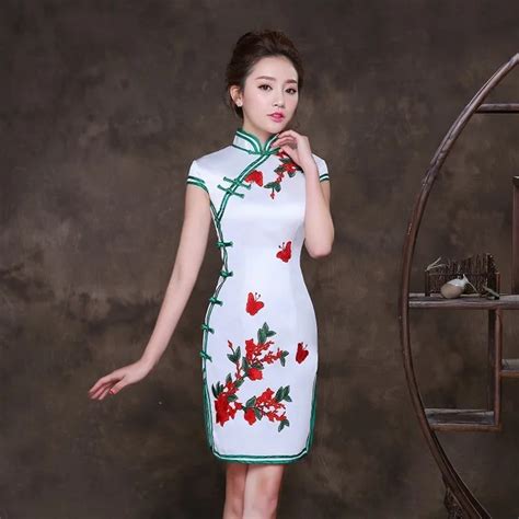 2018 Chinese Traditional Dress White Cheongsam Sexy Qipao Embroidery