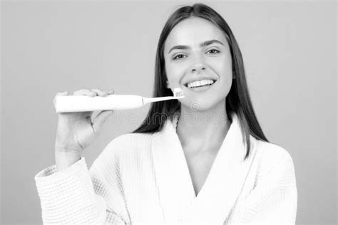 Electric Toothbrush Beauty Portrait Of A Happy Beautiful Woman