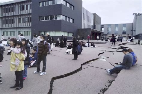 Japan Earthquake With 7 6 Magnitude Triggers Tsunami Warning In Region