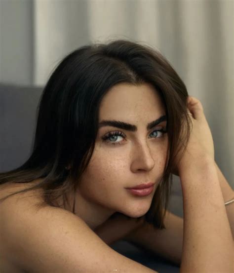 Jade Picon Faz Topless Em Novo Ensaio Fotográfico Sardas