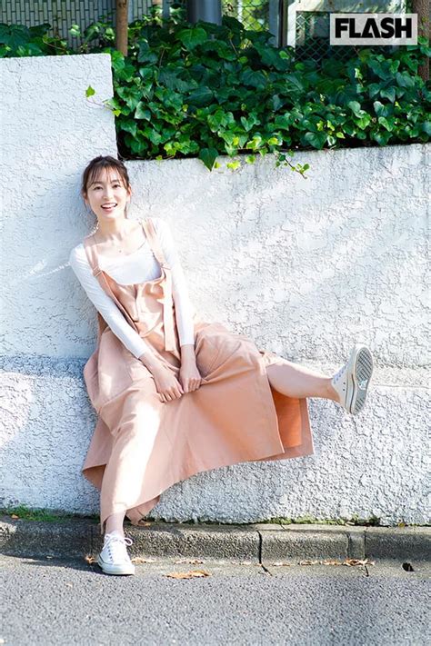 過去最大露出に挑む一冊！手ブラ・下乳・横乳など…。flashデジタル写真集発売！ Smart Flash スマフラ[光文社週刊誌]