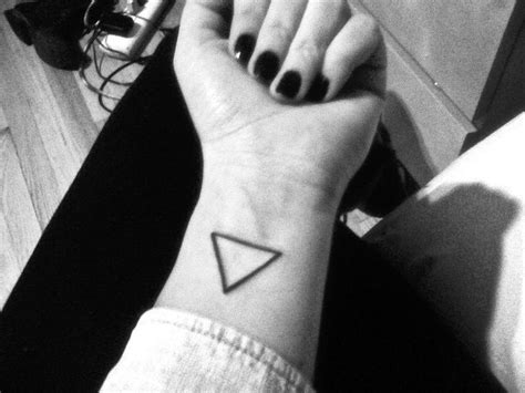 Line Tattoo Triangle Tattoos Cool Tattoos Trendy Tattoos