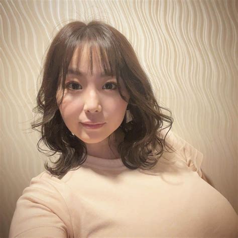 青木りんさんのインスタグラム写真 青木りんinstagram 「☀️🌈🌷 近影と共にお知らせを🛎 イベントの詳細はまた追ってお知らせし