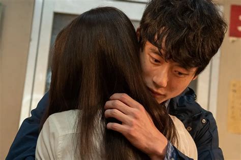 連続テレビ小説「おかえりモネ」第80話。百音（清原果耶）を抱き締める菅波（坂口健太郎）（c）nhk ― スポニチ Sponichi Annex 芸能