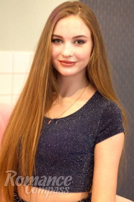 Date Ukraine Single Girl Daiana Green Eyes Light Brown Hair 22 Years