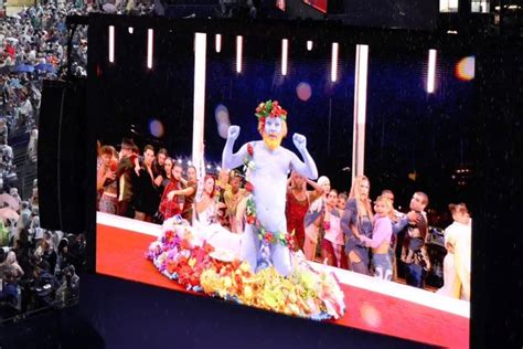 【画像】パリ五輪の開会式にほぼ全裸で登場 アーティストが脚光集める 1 2 ライブドアニュース