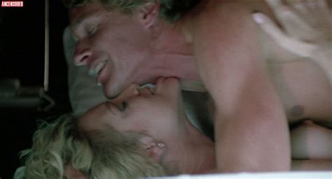 Shannon Tweed Nue Dans In The Cold Of The Night