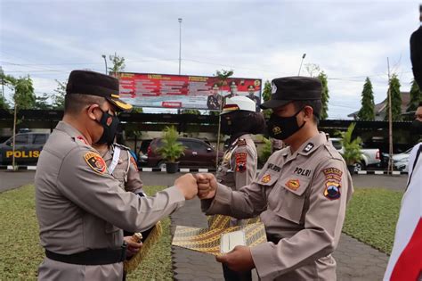 Menang Lomba Kebersihan Asrama 6 Personel Polres Tegal Kota Diganjar