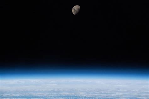 Trump Nasa Want Another 1 6 Billion To Return America To The Moon