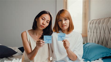 Wanita Muda Lgbt Lesbian Asia Yang Cantik Di Kamar Tidur Gadisgadis