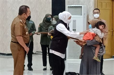 Gubernur Jatim Beri Santunan Korban Meninggal Ritual Maut Di Pantai