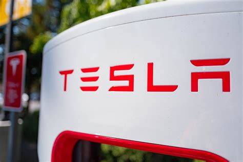 Tesla Employees Lawsuit Laid Off Desiri Beitris