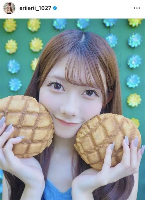 Akb48・千葉恵里、両手にメロンパン＆”えりずん”ショットにファン悶絶！「最高にかわいい」「癒される」 スポーツ報知